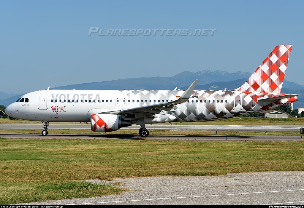 VOE / A320 - Volotea (10 Years flying together livery) - Livery ...