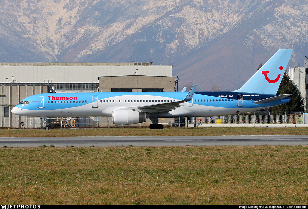 TOM / B752 - TUI Airways (Thomson Airways livery) - Livery - World of ...