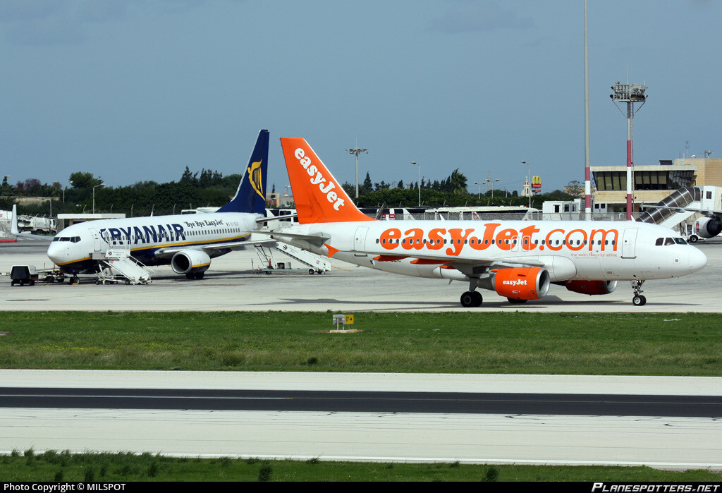 RYR / B738 - Ryanair ("Bye Bye easyJet" Sticker) - Livery - World of ...