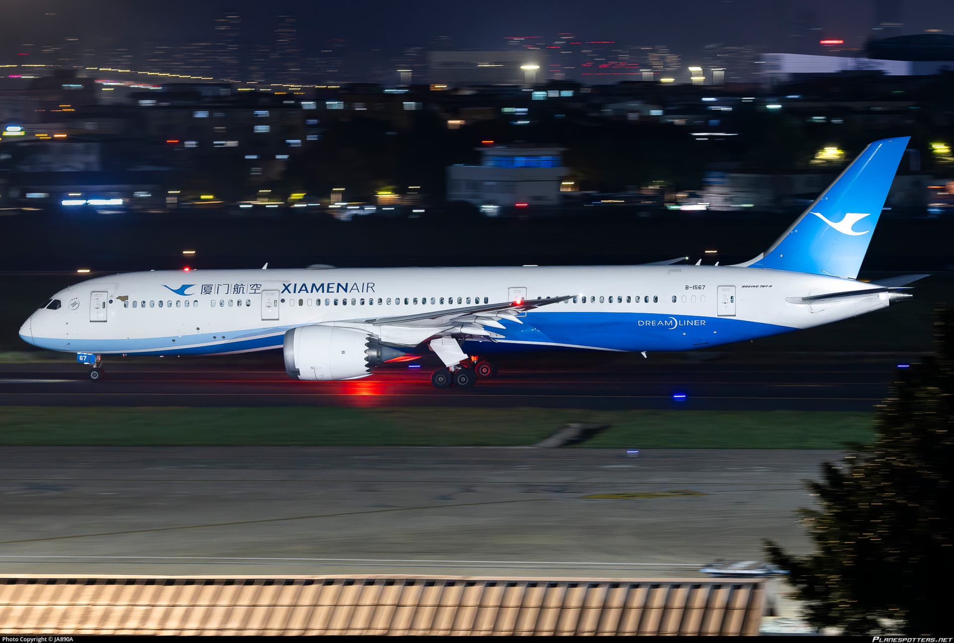Red collision light position issue (top of aircraft B777/ B787) - Bugs ...