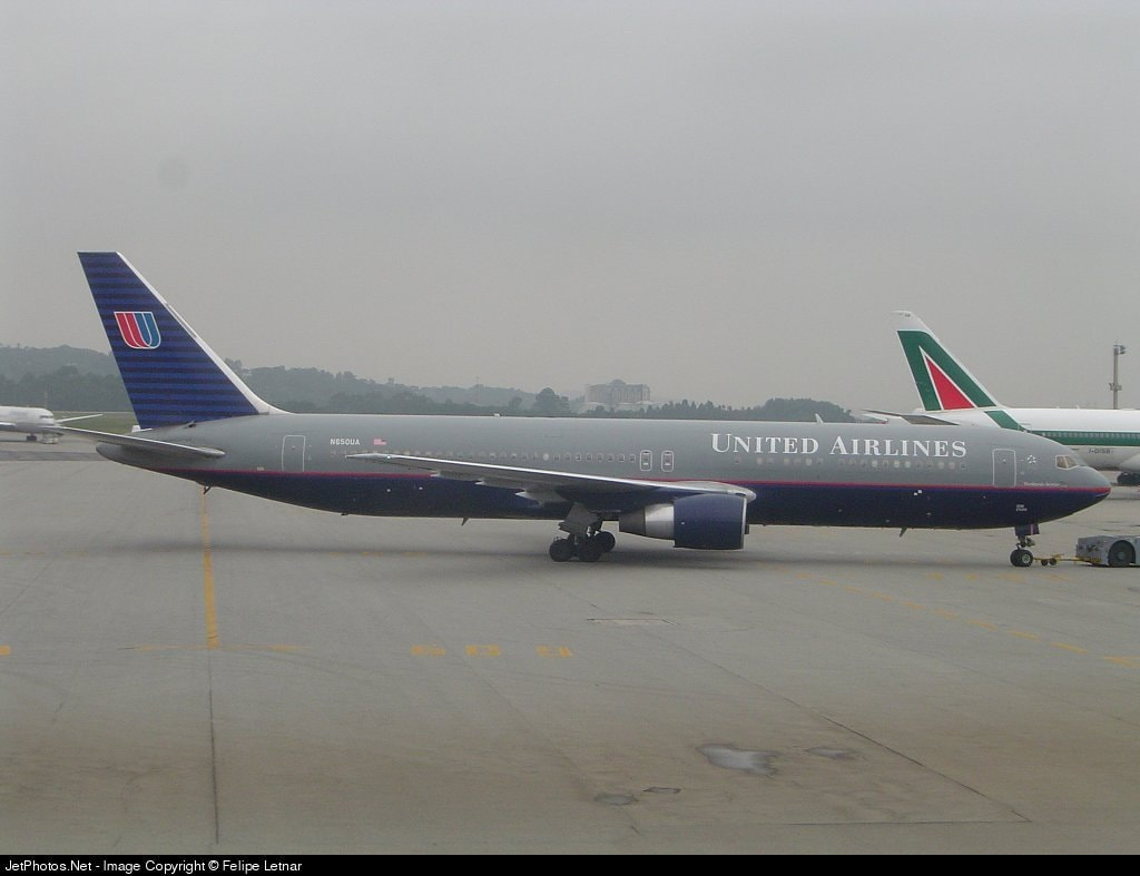 UAL / B763 - United Airlines (Battleship Grey 1993-2004 livery ...